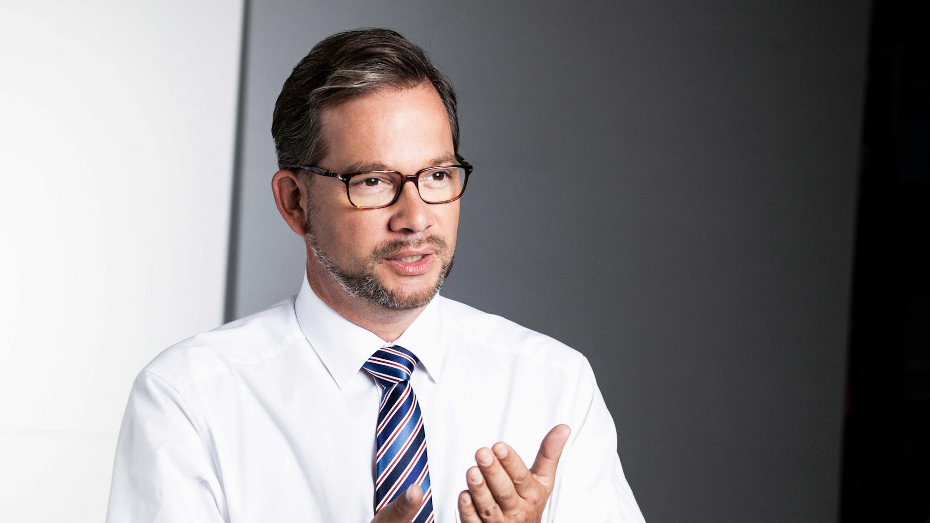 Florian Pronold gibt für die Bauakademie seine politischen Posten auf.
