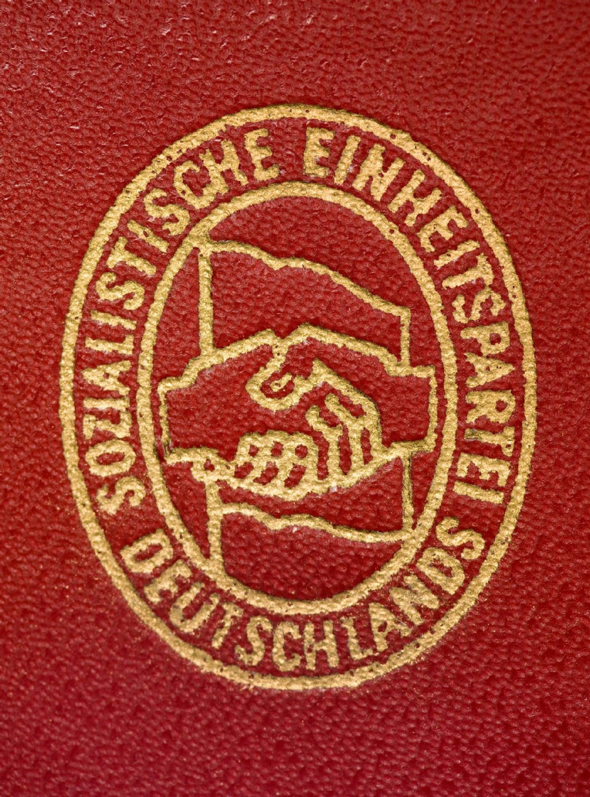 DDR-Symbole: Die falsche Uniform