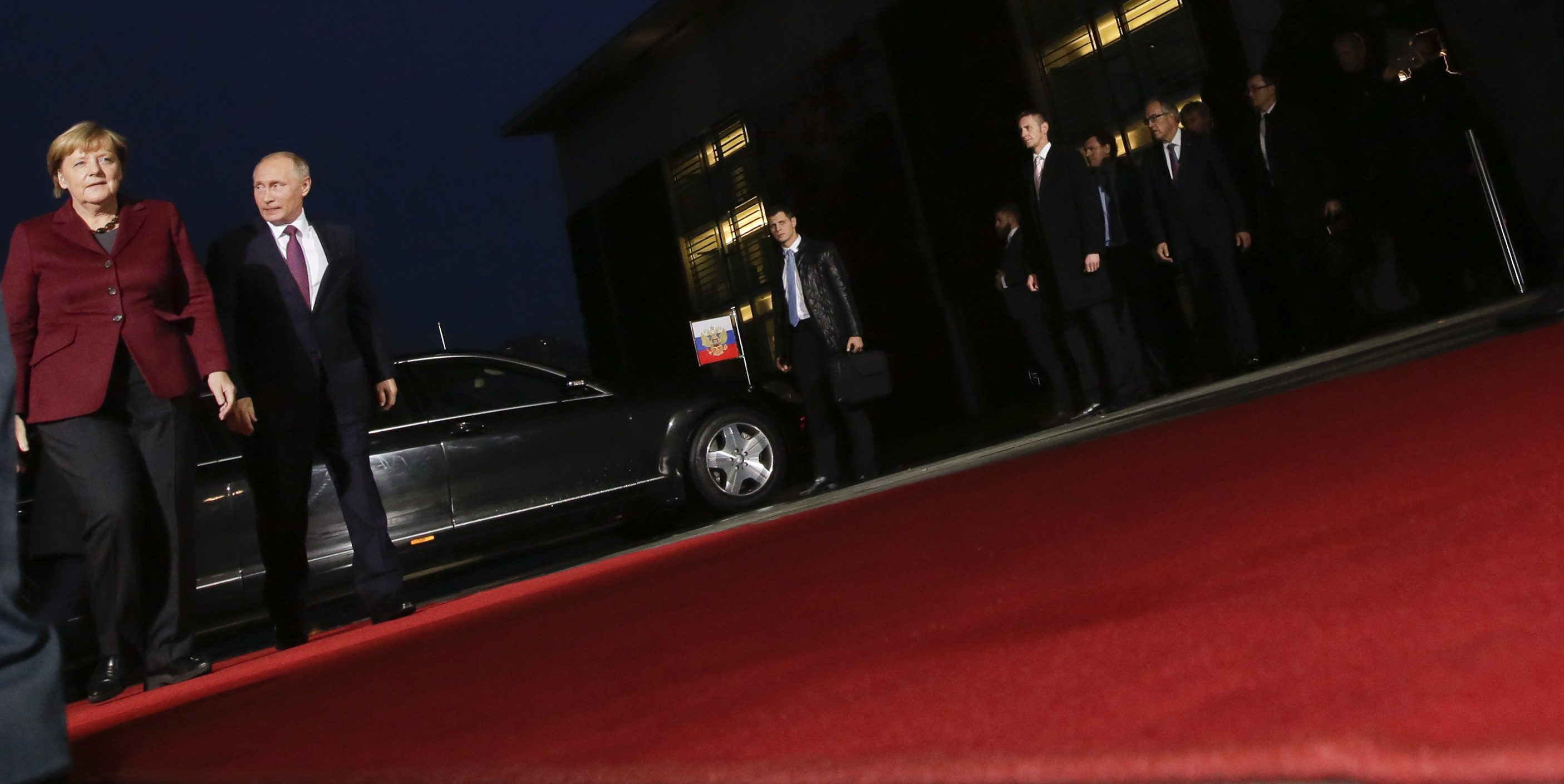 Wladimir Putin bei Angela Merkel in Berlin: Mit einem Draht zu Putin