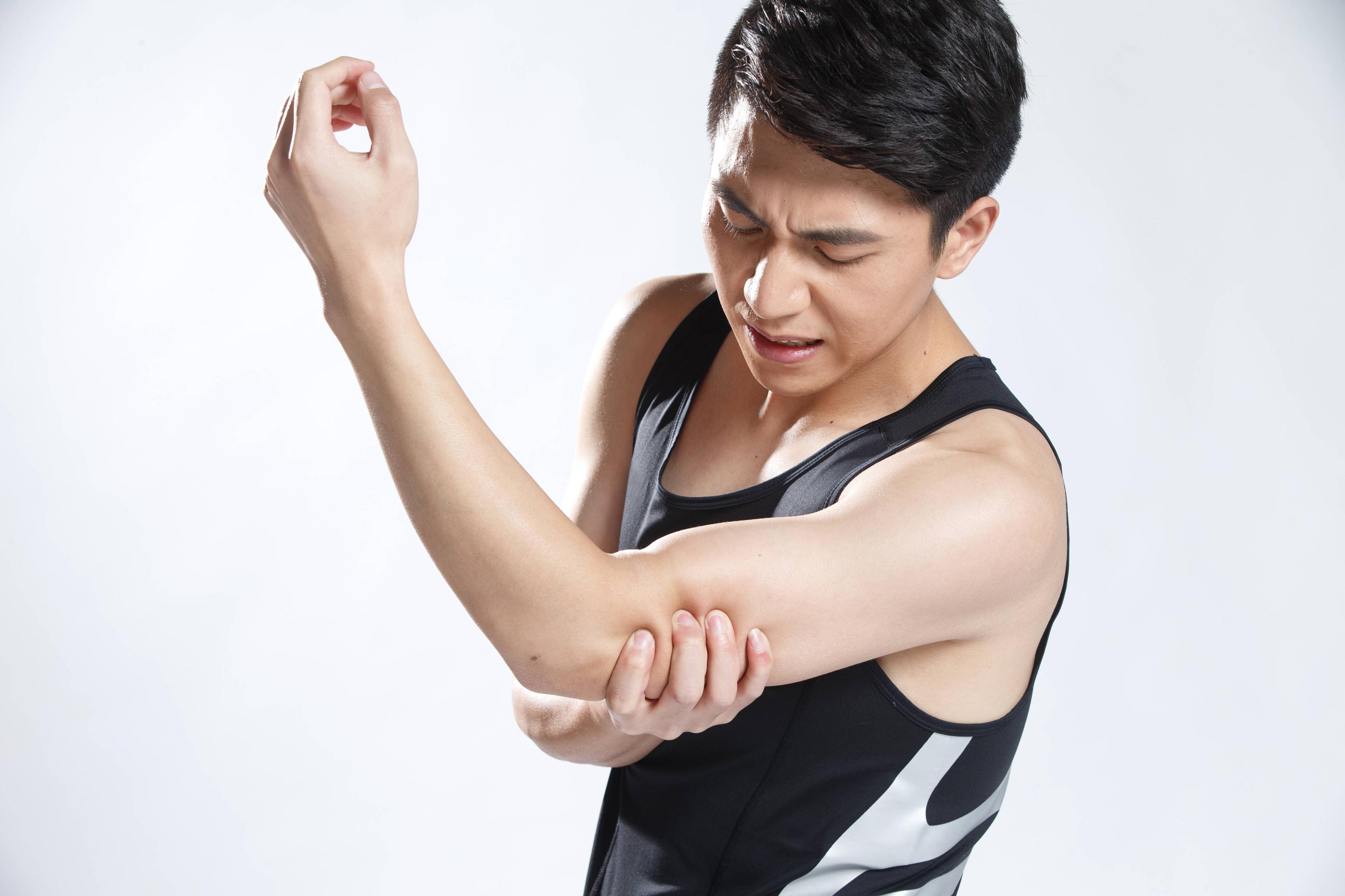 Ein Orthopäde klärt über die wichtigsten Fragen zum Thema Tennisarm auf.