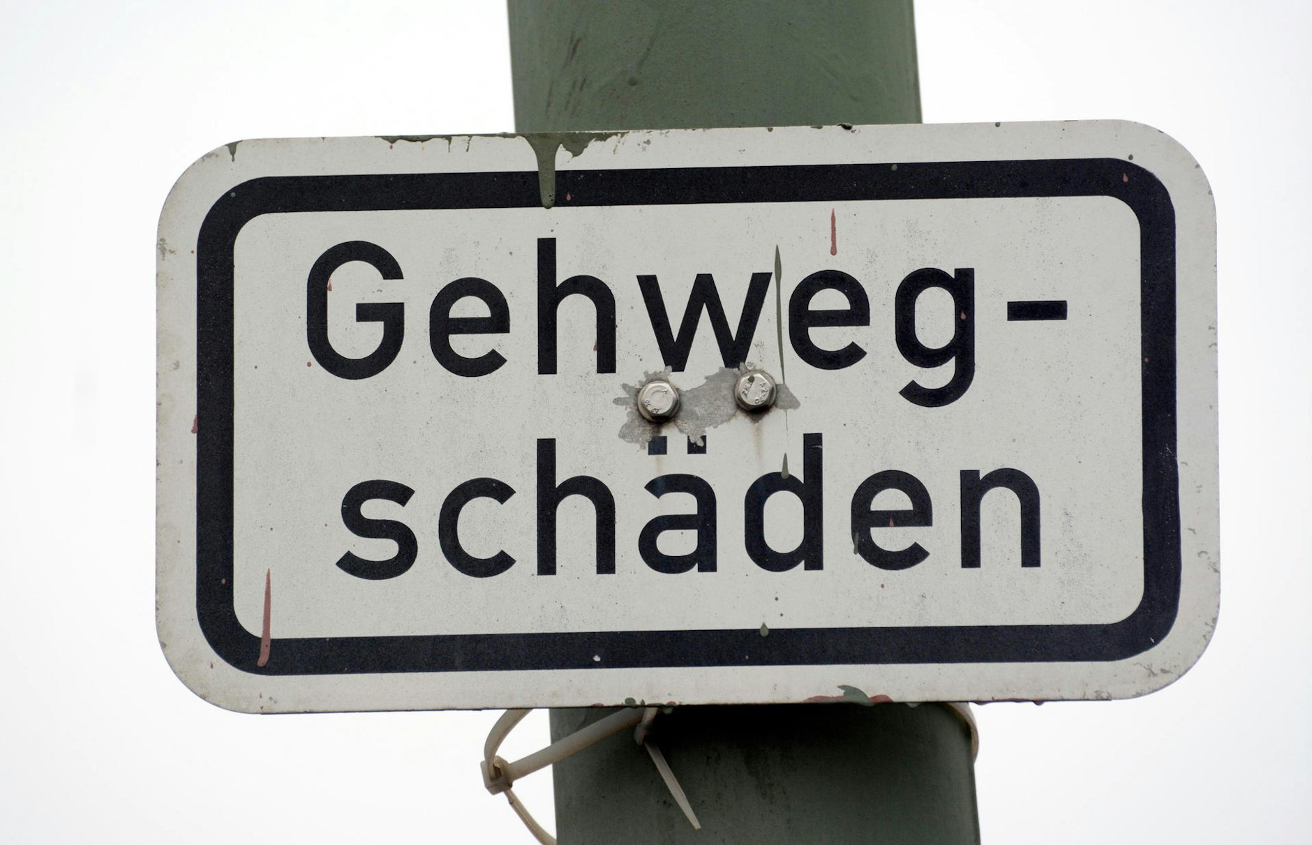 Oma Vera Graf (77) klagt an: Berlin, deine Stolperpisten sind ...