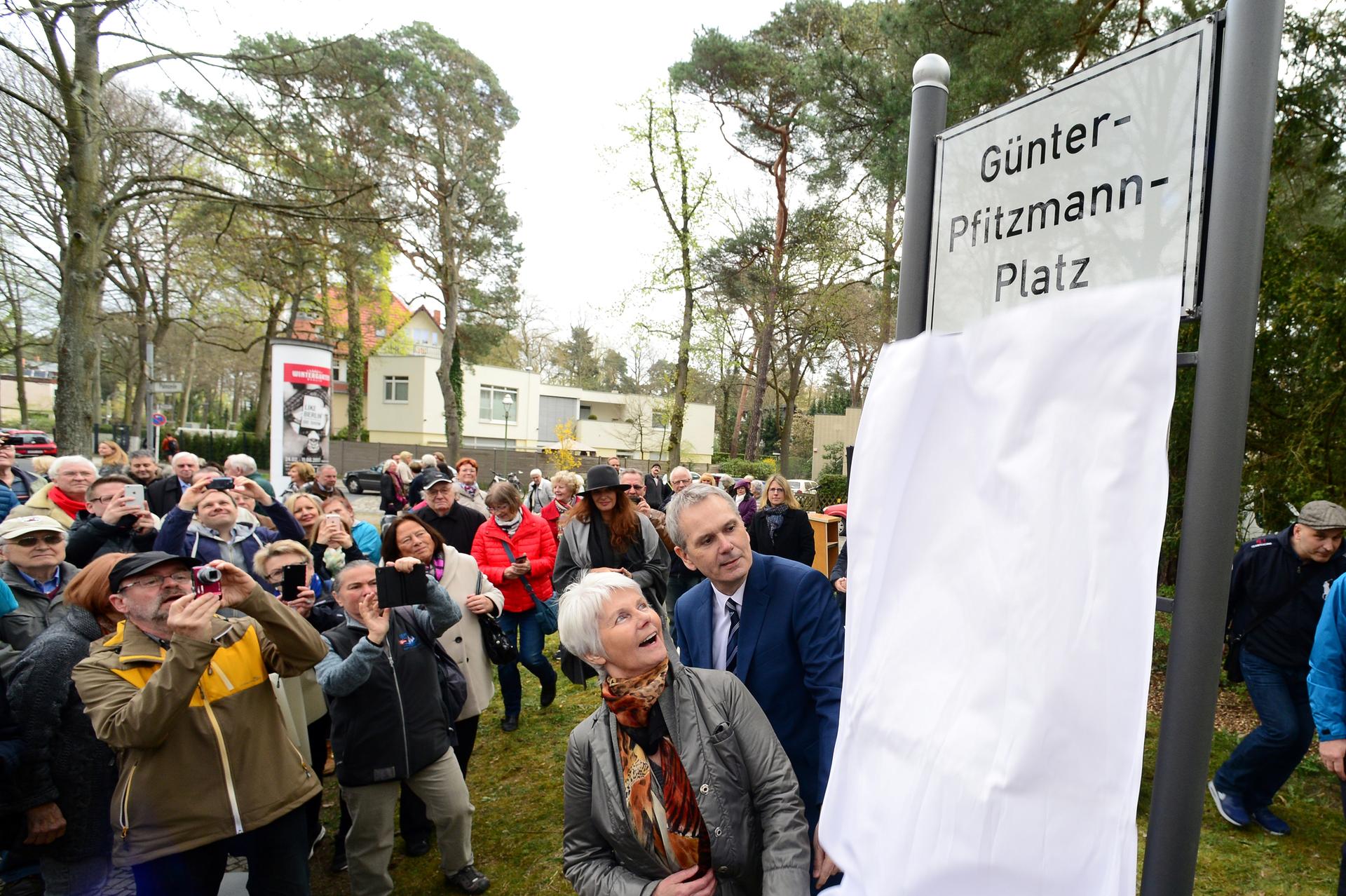 Steglitz-Zehlendorf: Berlin hat jetzt einen Günter-Pfitzmann-Platz