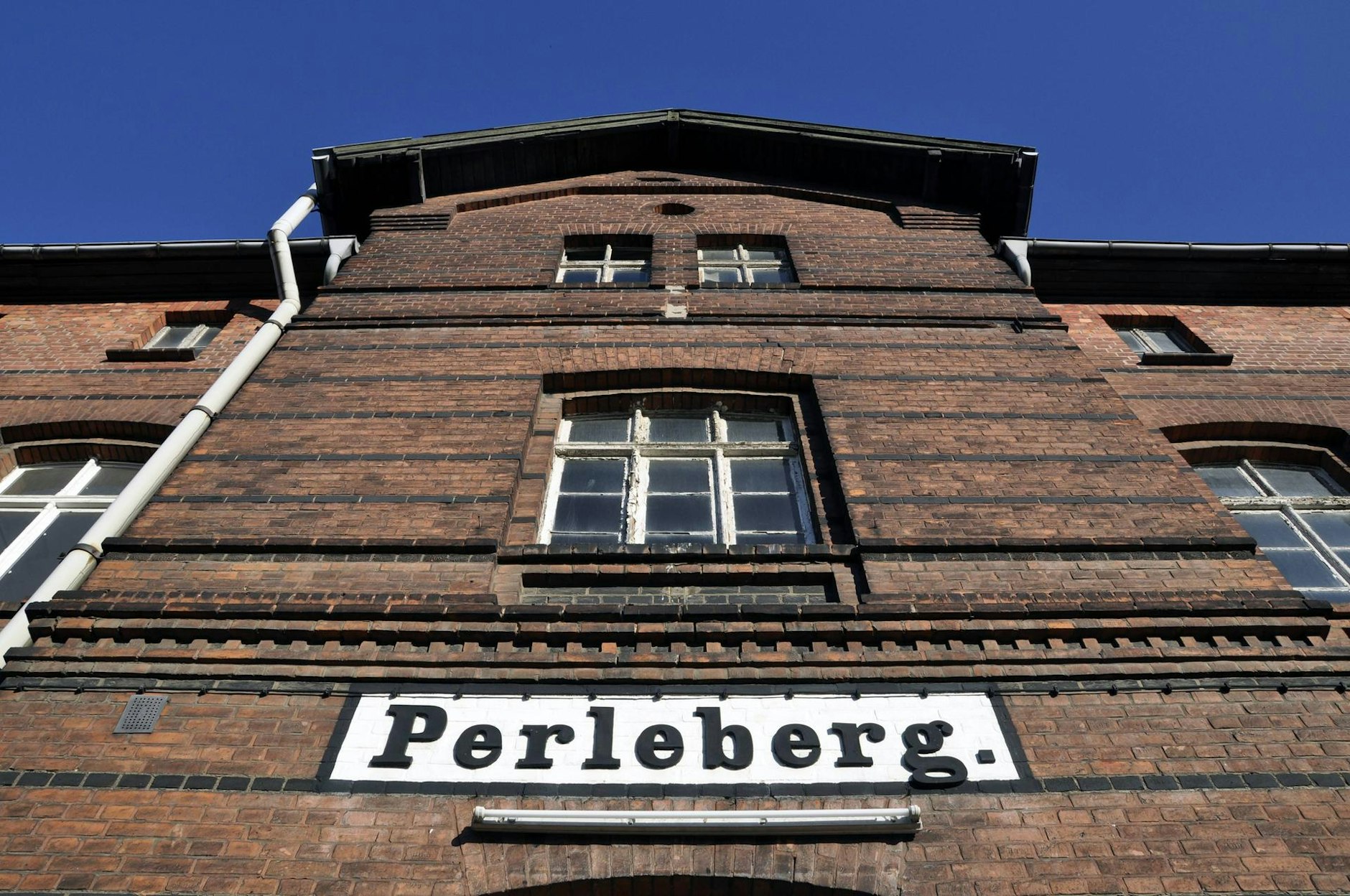 Wohnungen und Gaststätten: Denkmalgeschützter Bahnhof Perleberg wird ...
