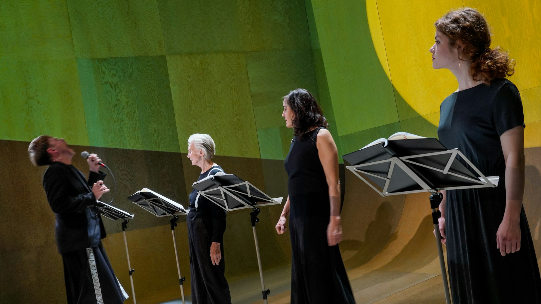 Ein Abend über Trojas Frauen als Konzert inszeniert