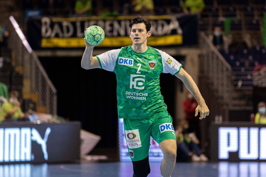 Simon Ernst vertreibt sich die Zeit mit dem Masterstudium und Backen