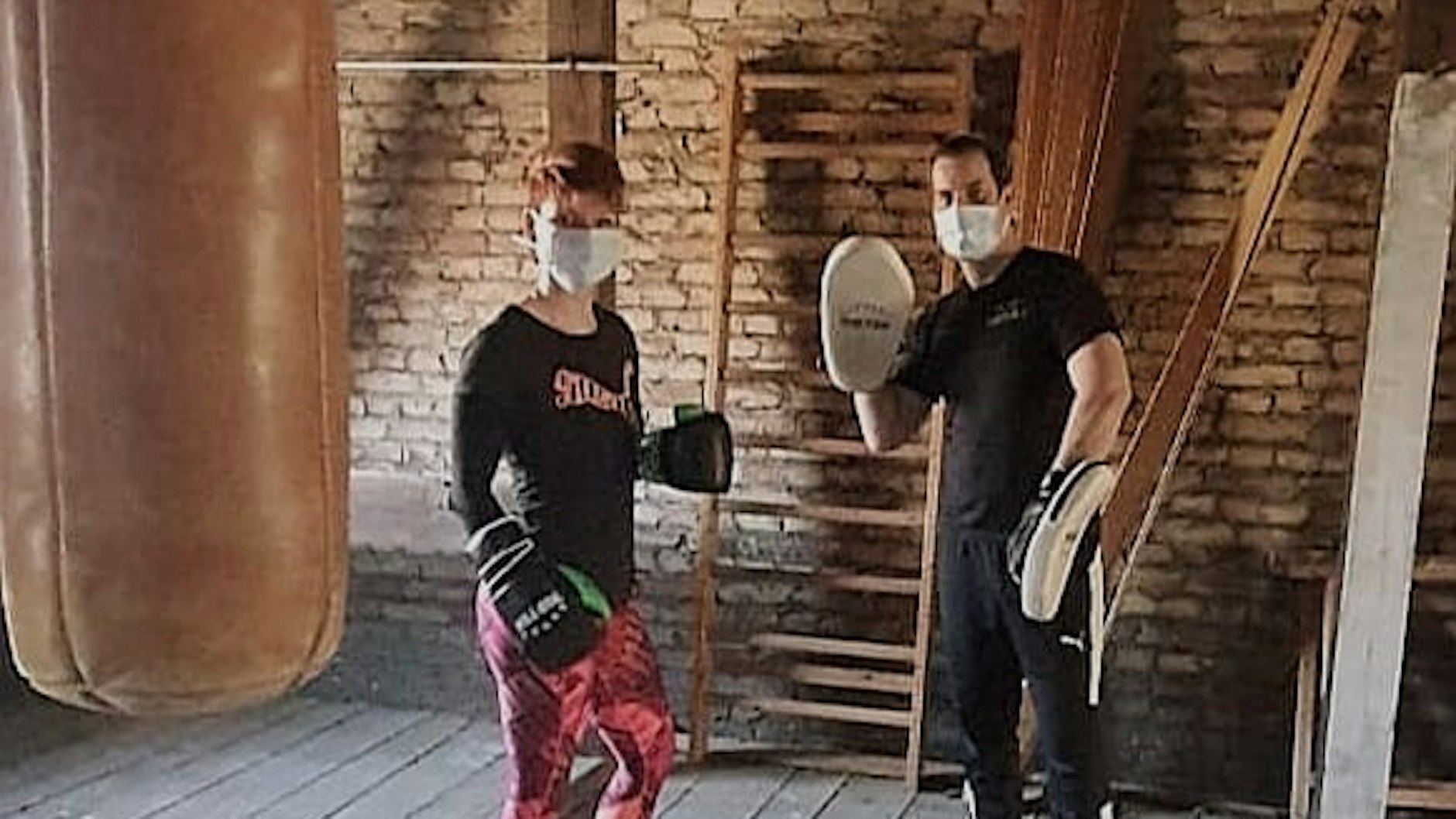 Nina Meinke boxt zwischen Dachboden und Spreeufer