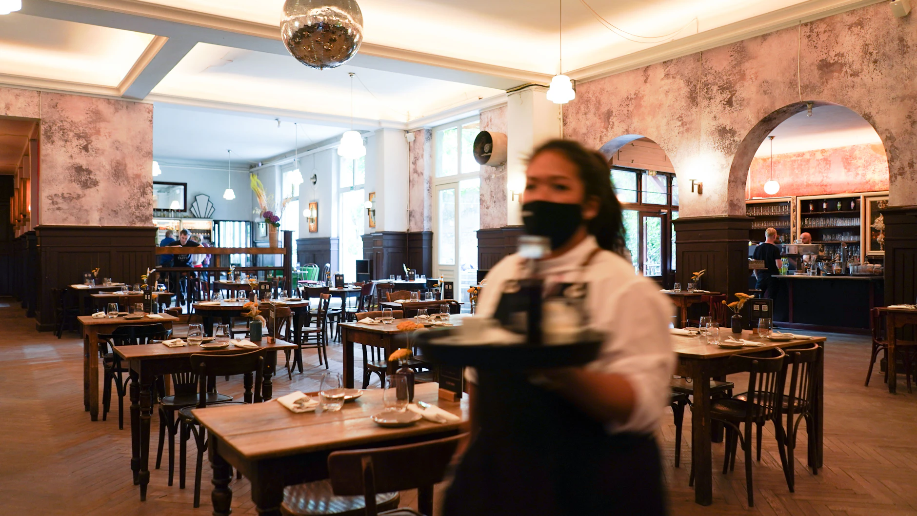 Mitte: Clärchens Ballhaus hat wieder geöffnet
