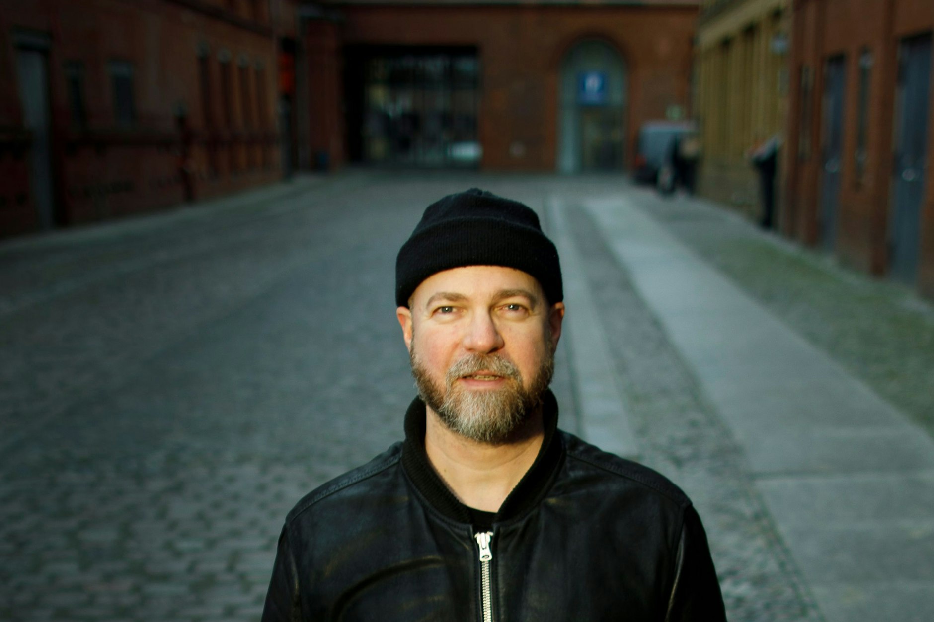 Rapper und Coach: Wie Curse zwei unterschiedliche Welten miteinander ...