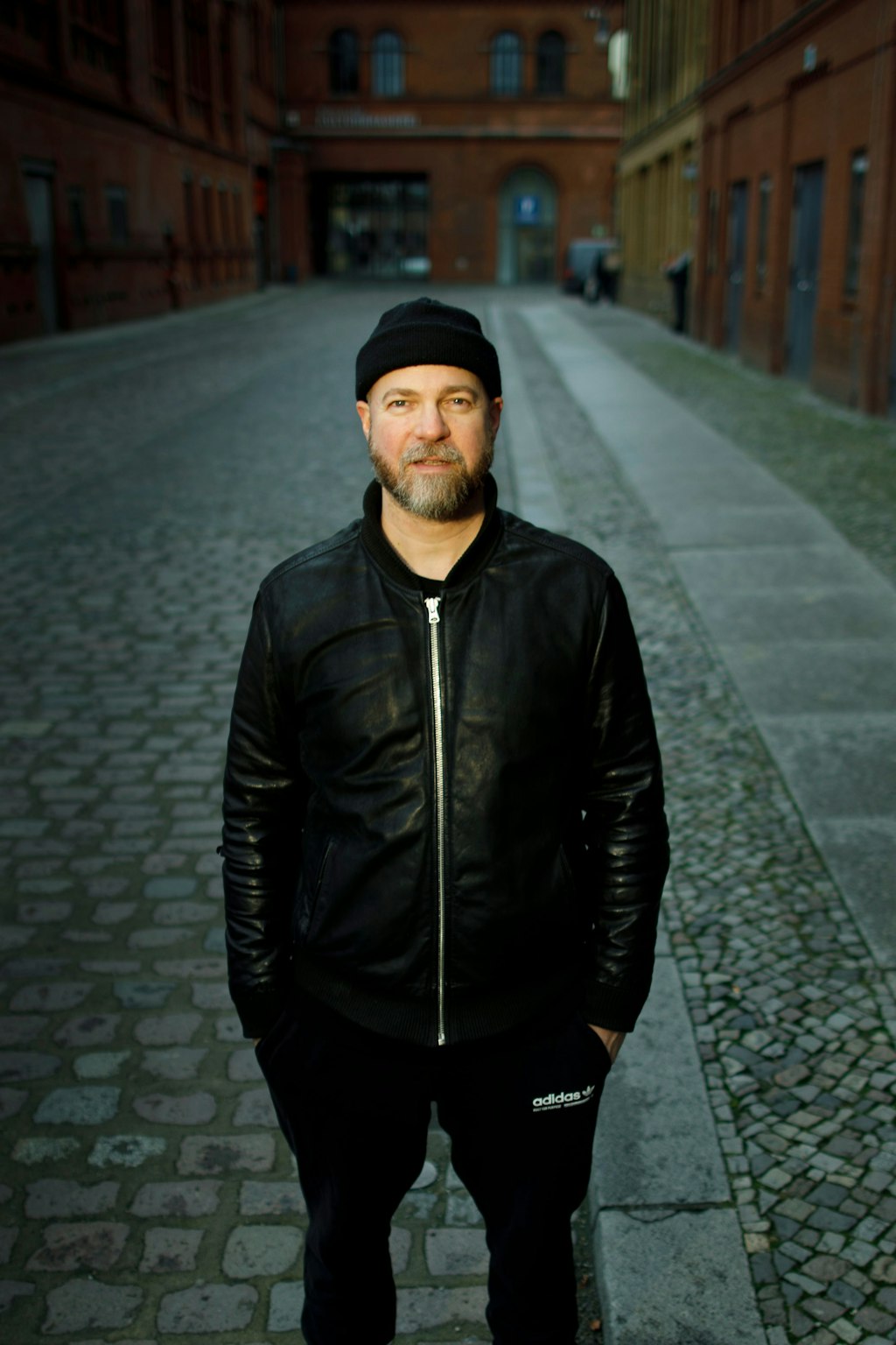 Rapper und Coach: Wie Curse zwei unterschiedliche Welten miteinander ...