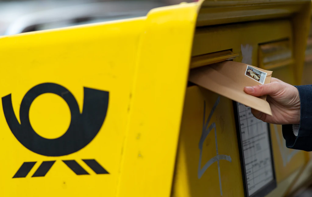 Post hebt das Porto erneut an! So teuer werden Standard- und Maxibrief ...