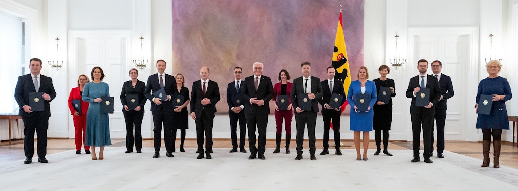 Gehälter enthüllt: So viel verdienen Bundeskanzler Olaf Scholz und ...