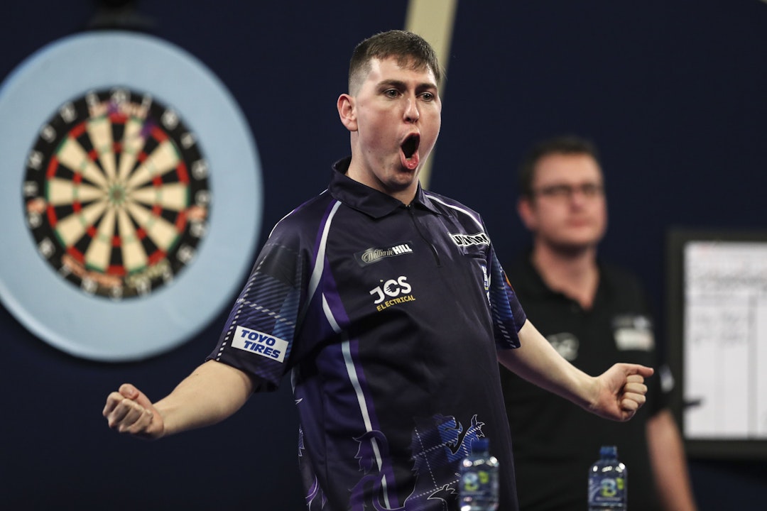 William Borland wirft Neun-Darter bei Darts-WM in London