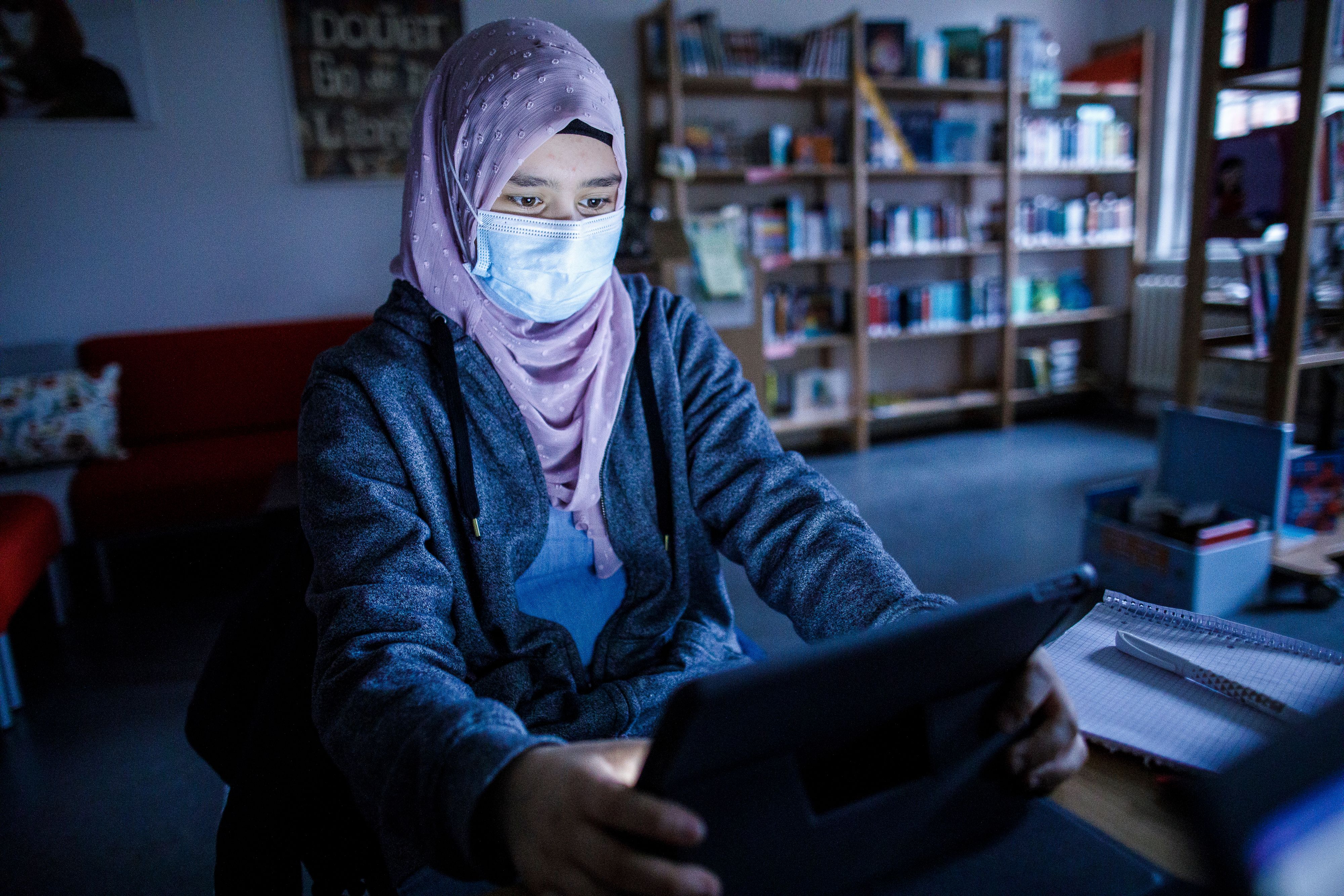 Neuer Kopftuchstreit in Berlin: Lehrerin wehrt sich gegen Verbot