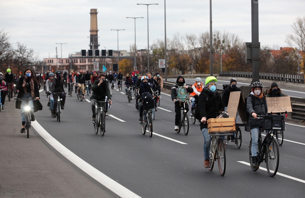 A100: Radfahrer demonstrieren gegen Verlängerung der Stadtautobahn