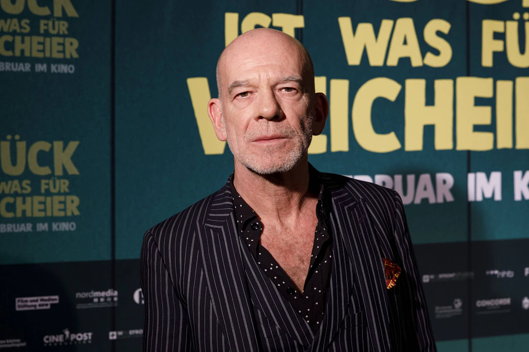 Martin Wuttke über harte Schicksalsschläge: „Der Tod ist gegenwärtig in ...