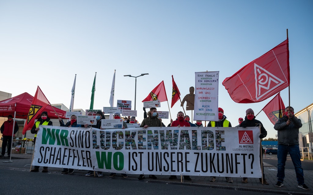 Metall-Beschäftigte streiken für gleiche Arbeitsbedingungen