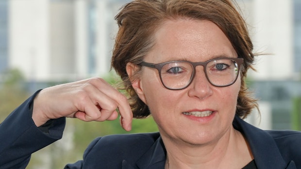 Bär, Bock, Trampolin? Gehörlose suchen Geste für Kanzlerkandidatin