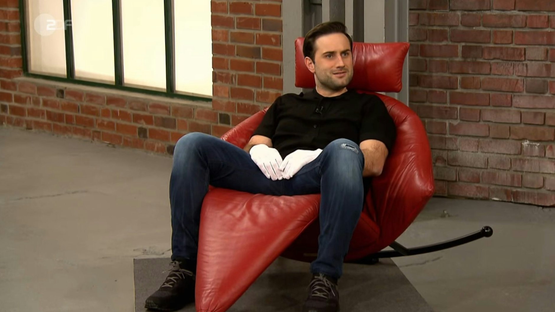 Großer Schreck bei „Bares für Rares“: Horst Lichter fällt vom Stuhl ...