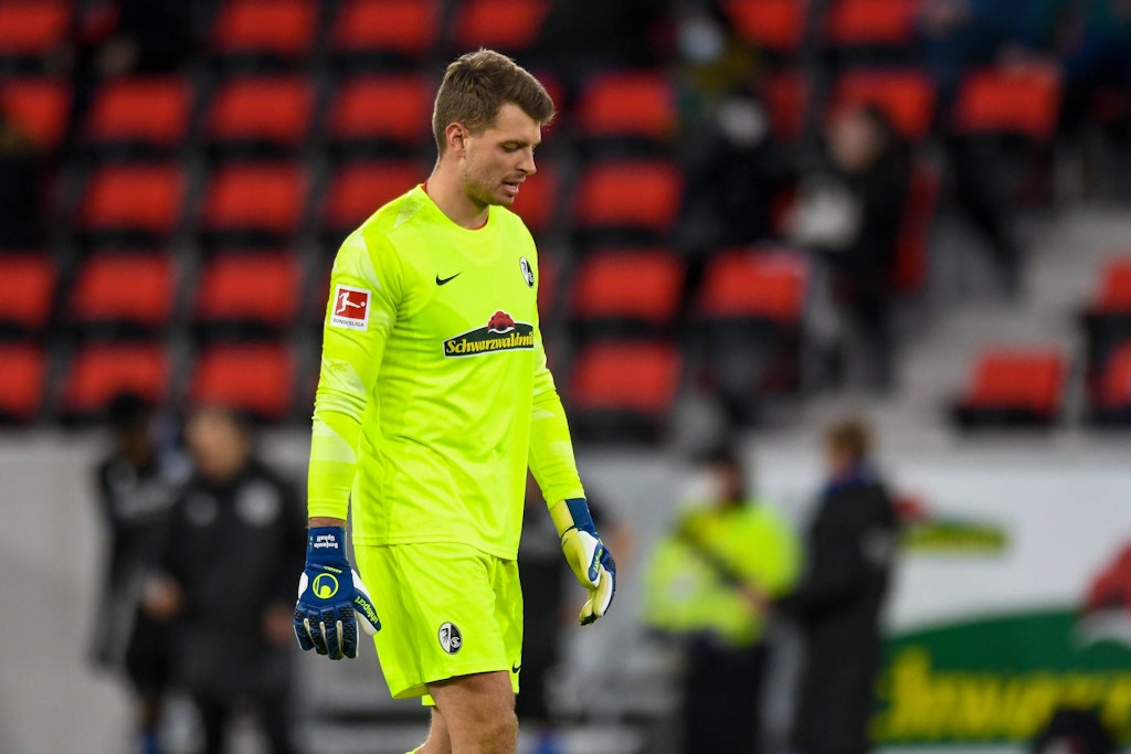 Freiburgs Torwart Benjamin Uphoff erhält Rückendeckung der Mannschaft