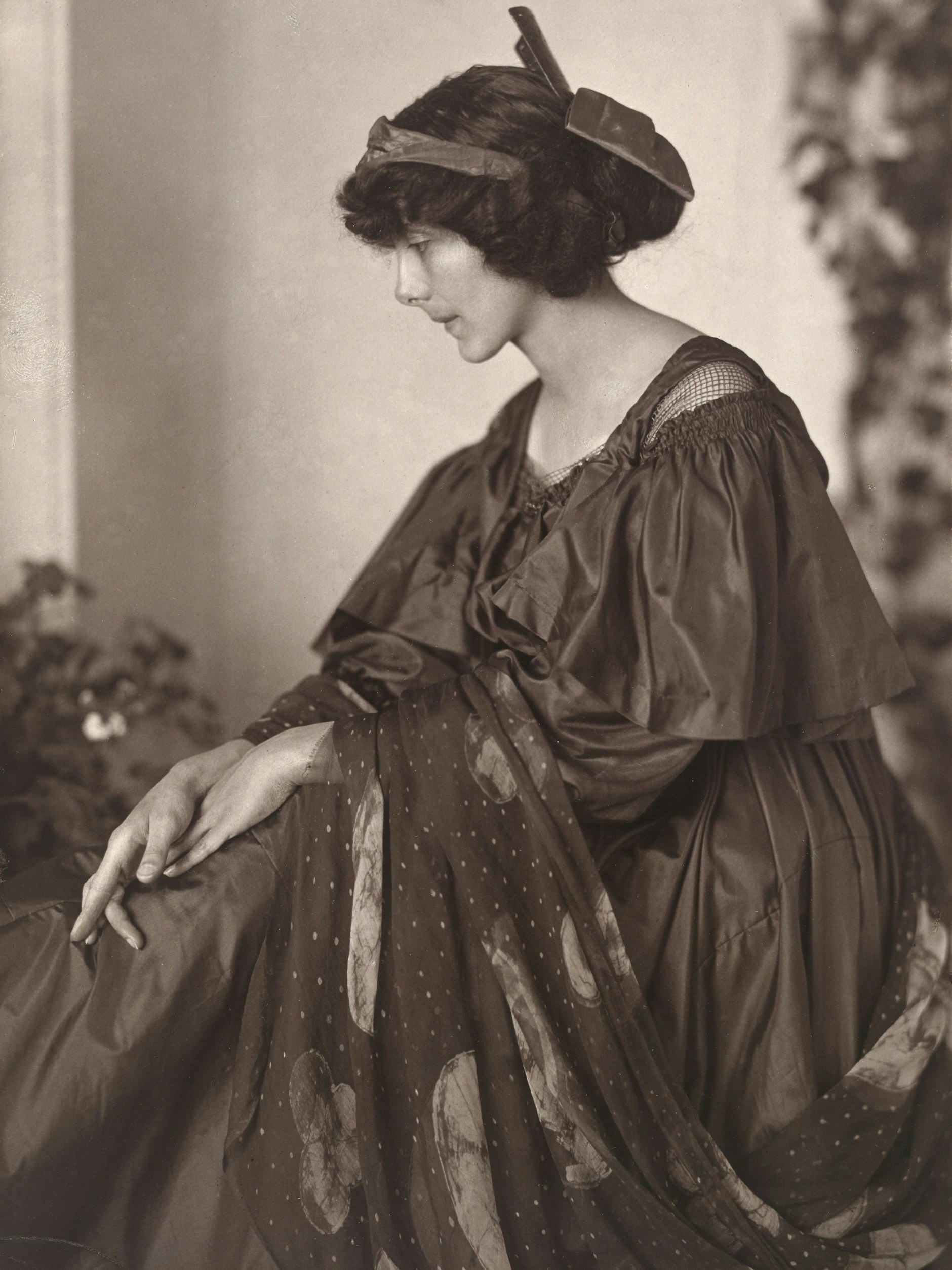 Ausstellung „Modebilder – Kunstkleider“: Ein bisschen was von allem