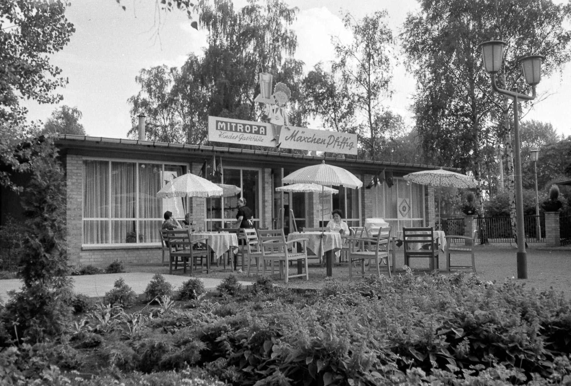 Speisekarte aus der DDR: DAS gab es in der Mitropa-Gaststätte am ...