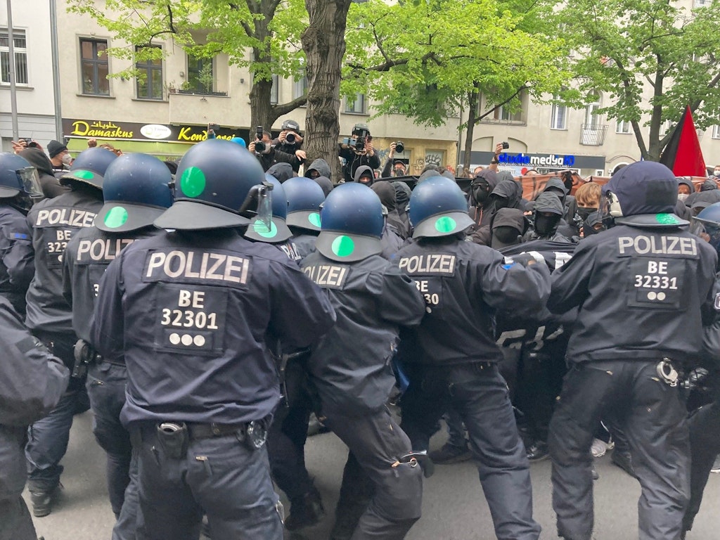 Zu viele Großeinsätze: Berlins Polizisten haben kaum noch Zeit für den ...