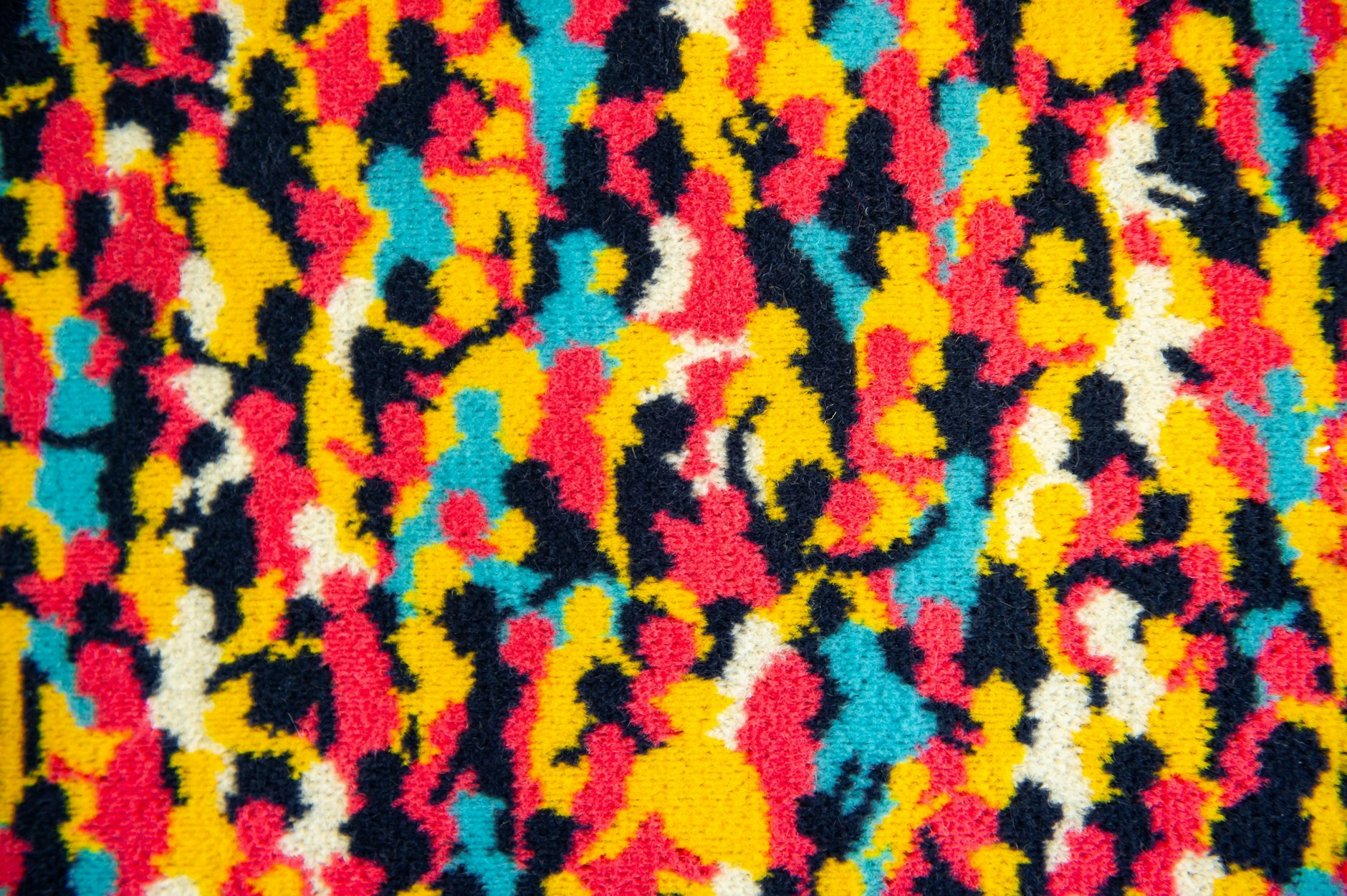 Das neue Sitzmuster der BVG: Wo ist der Hund? Und wo der Schweinkram?