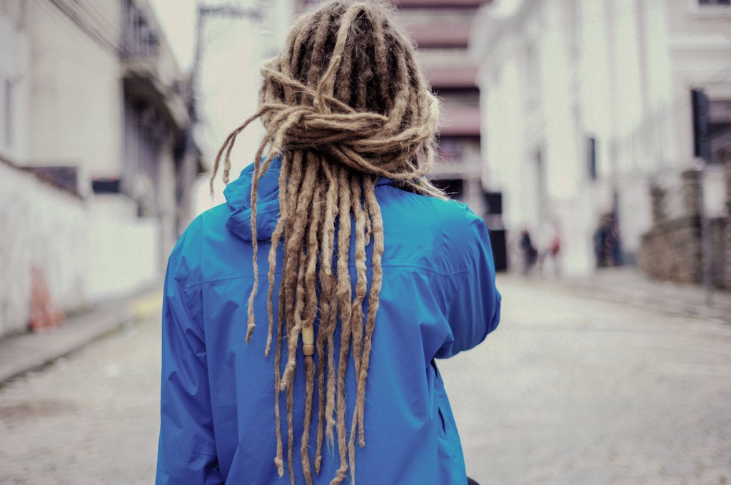 Kulturelle Aneignung: Bar sagt Auftritt von Musiker mit Dreadlocks ab