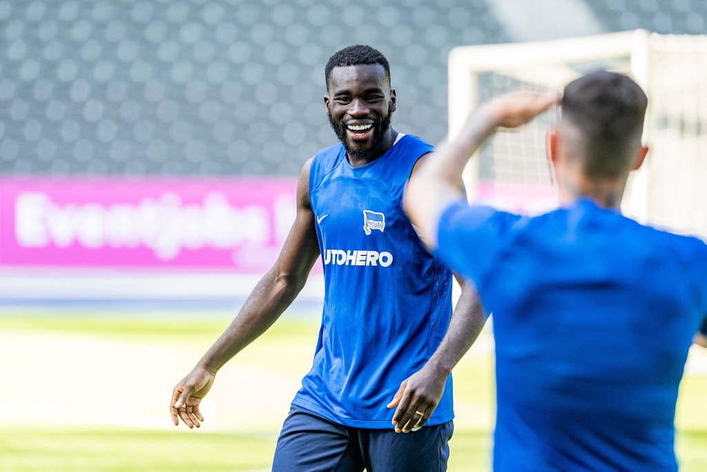 Hertha BSC: Stürmer Willy Kanga lächelt den Druck weg, dabei muss er so ...