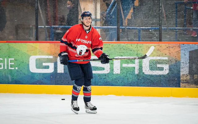 Eisbären Berlin: Meister-Stürmer Lukas Reichel macht jetzt reichlich Masse