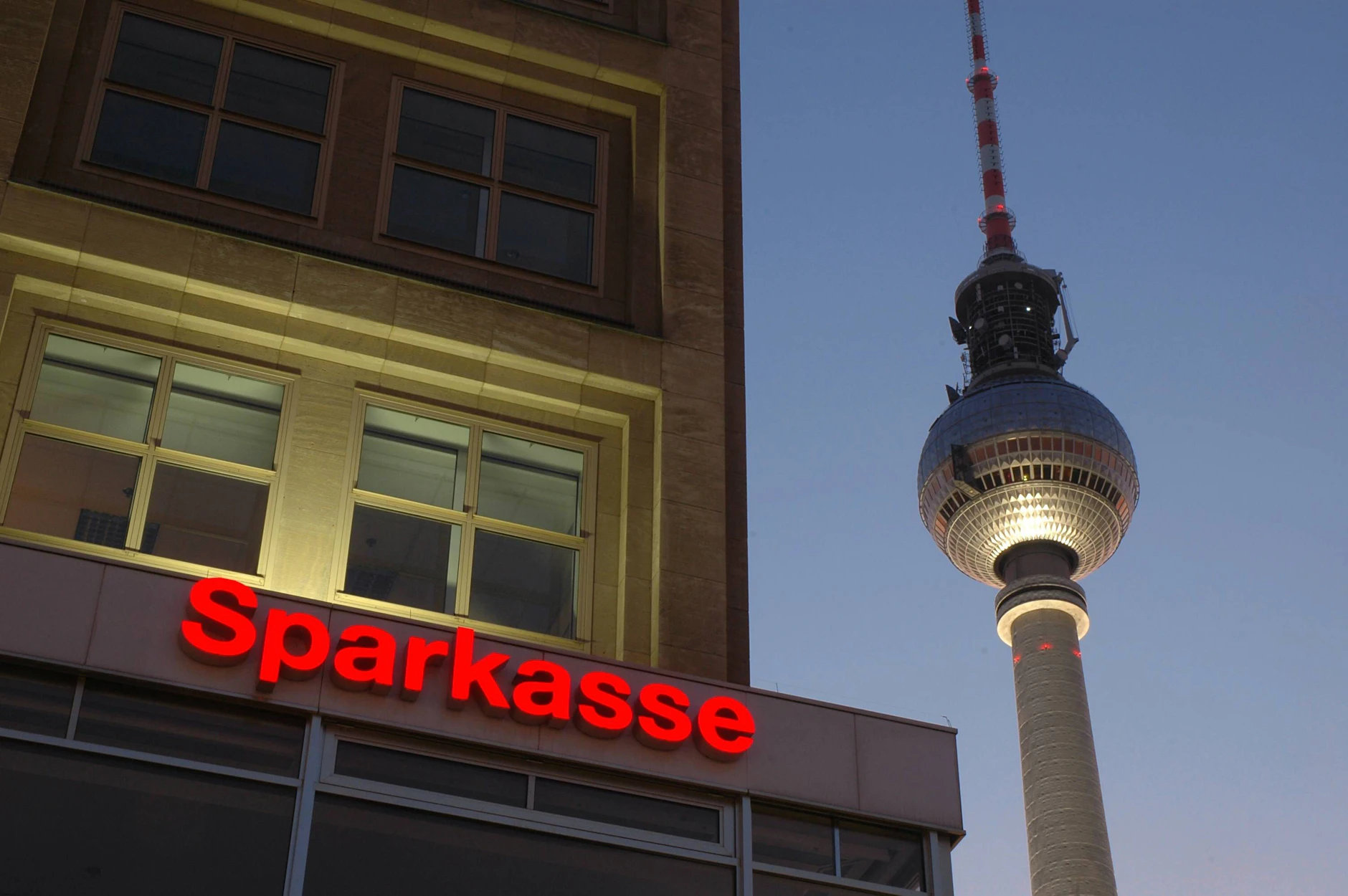 Sparkasse: Berliner haben kaum noch Geld zum Sparen