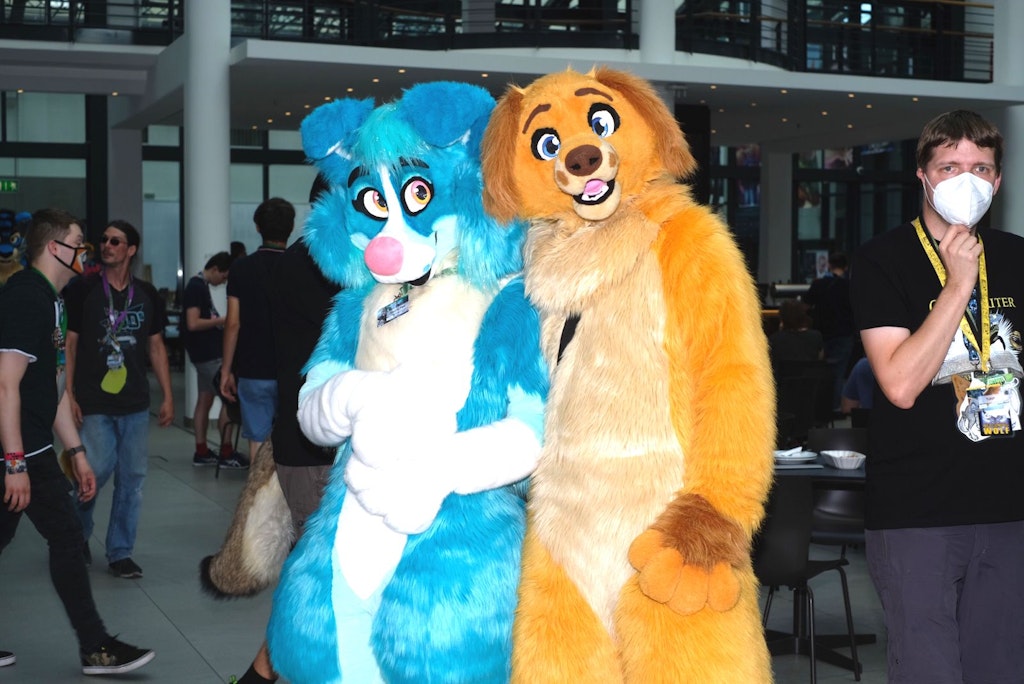 Die flauschigen Furries sind in Berlin: „In Dino-Jahren bin ich 35 ...