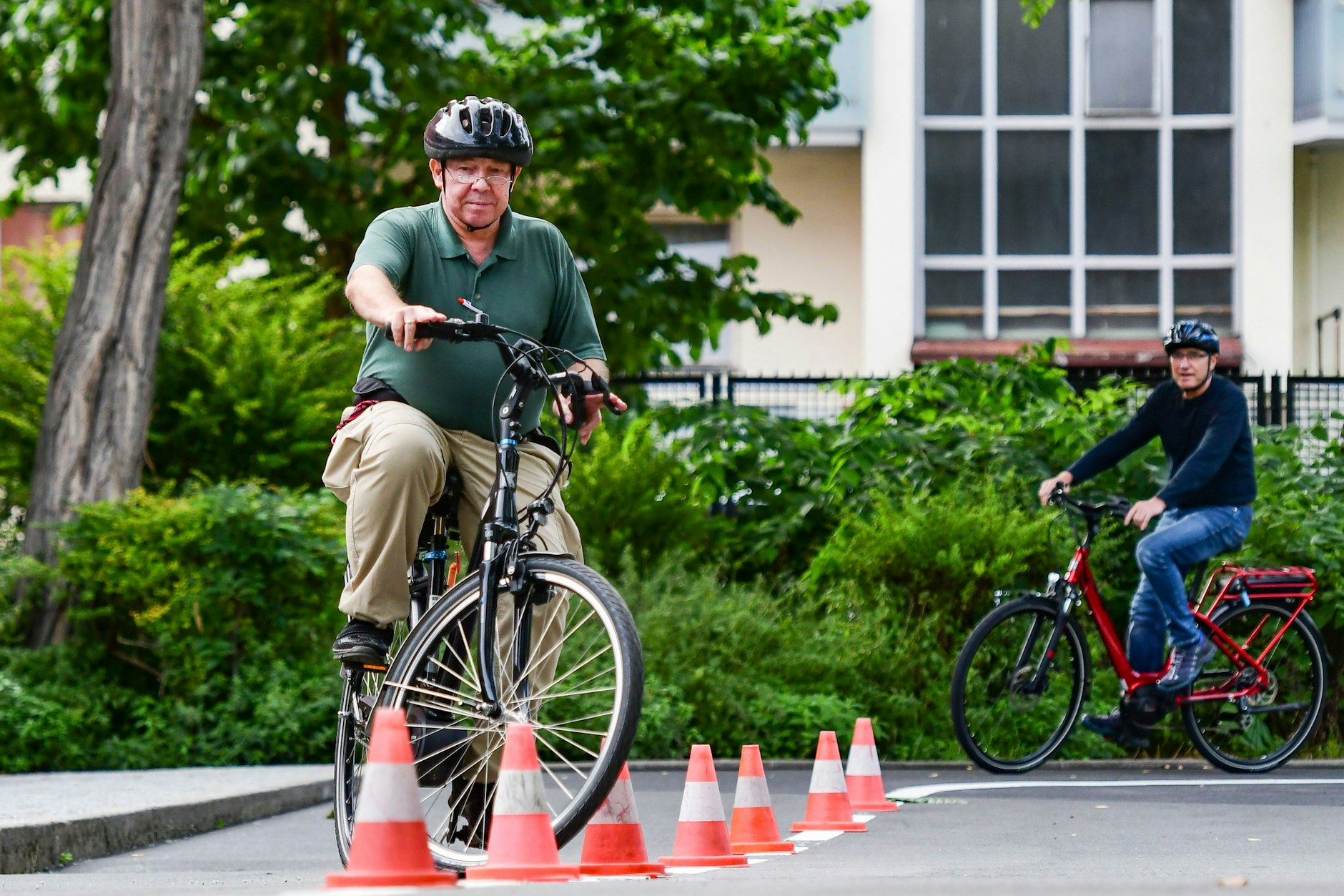 Vorsicht beim Bremsen: E-Bike-Fahrschule für ältere Verkehrsteilnehmer