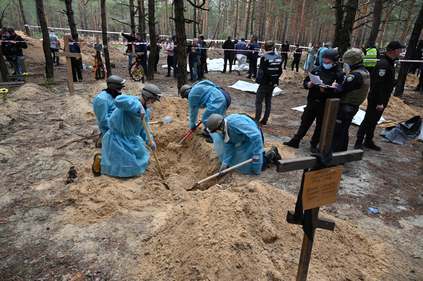 Ukraine: Folterspuren an fast allen exhumierten Leichen in Isjum