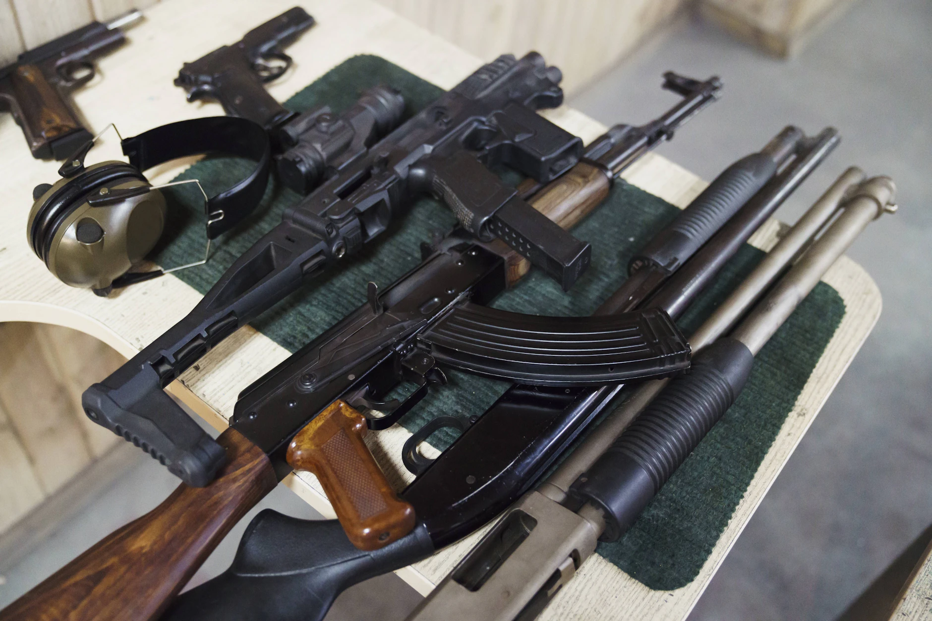 Kinder am Gewehr: In Polen müssen Schüler schießen lernen