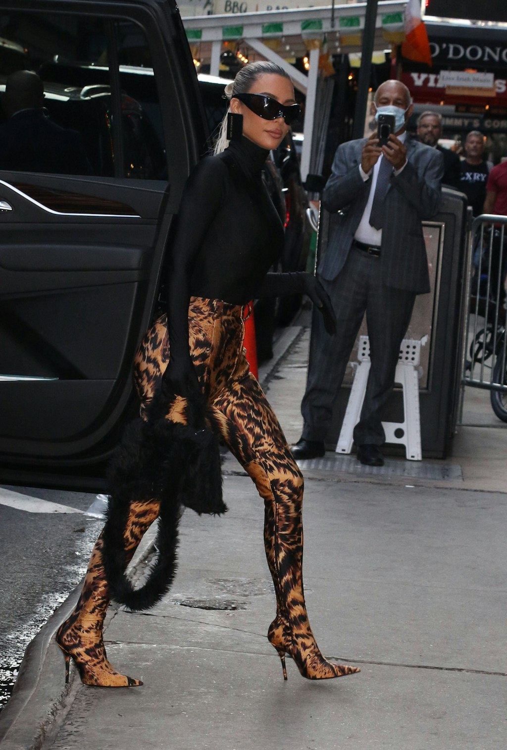 Kim Kardashian über ihre Outfits: „Es ist hart, aufs Klo zu gehen“