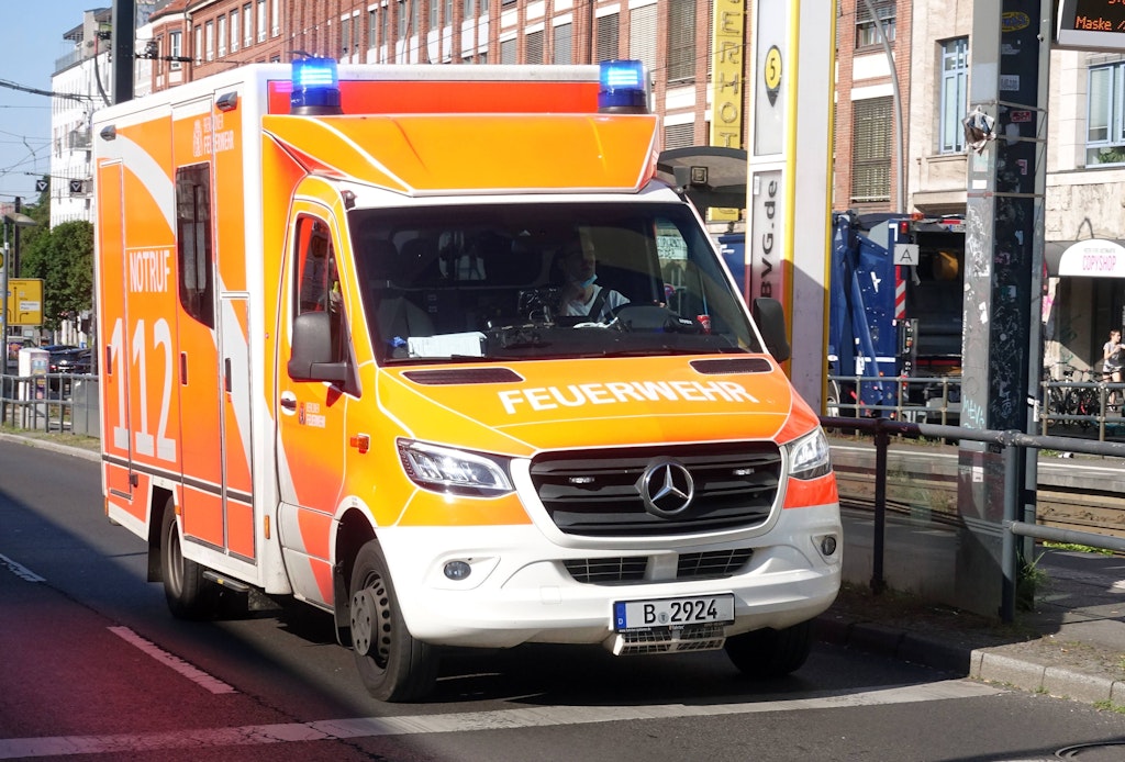 Von Auto erfasst: Radfahrerin stirbt bei Unfall auf dem Mariendorfer Damm