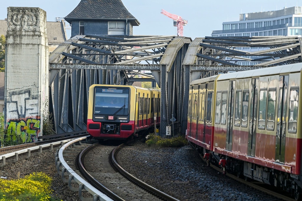 Neue S-Bahn-Züge in Berlin jetzt auch auf der S8 unterwegs