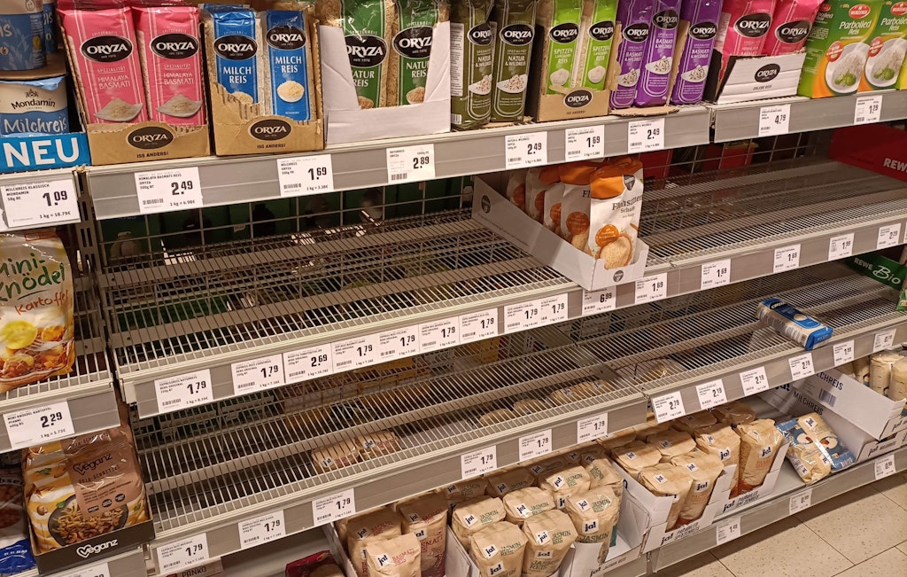 Leere Regale im Preiskrieg: Bravo, Edeka, Rewe, Netto, Penny und Edeka!