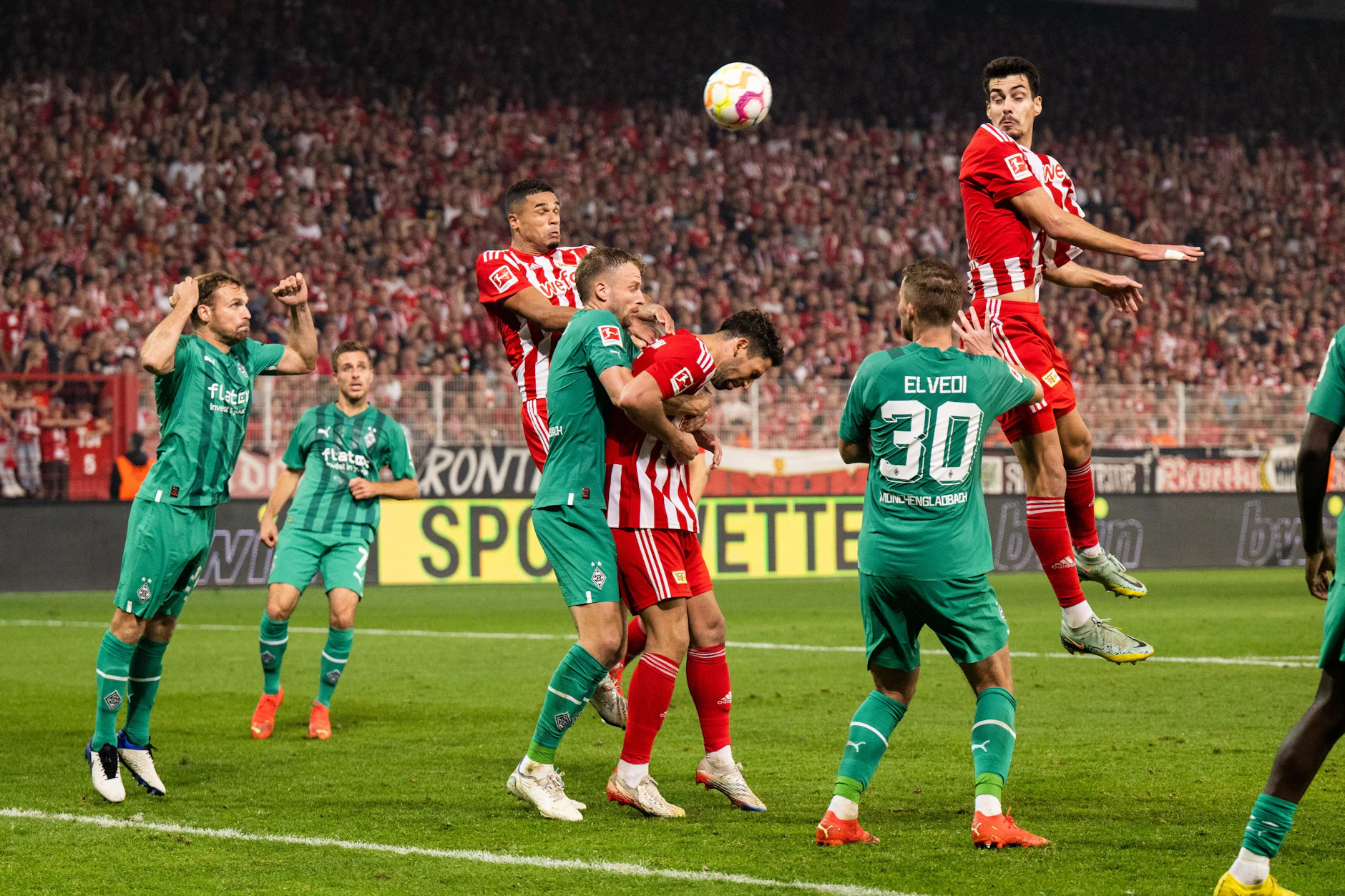 Noch immer gibt es welche, die mit dem 1. FC Union als Tabellenführer ...
