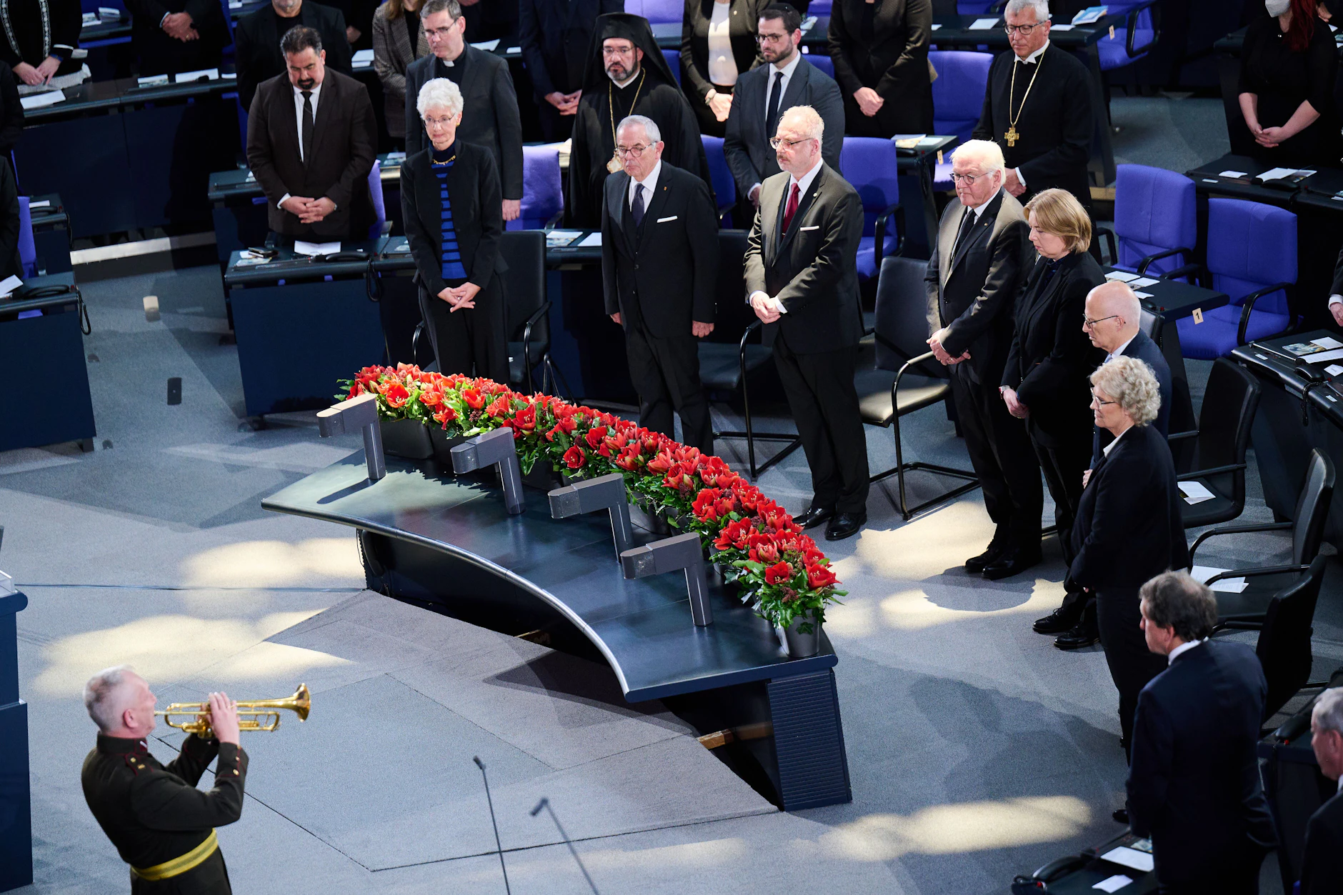 Volkstrauertag: Steinmeier gedenkt Opfern von Krieg und Gewalt