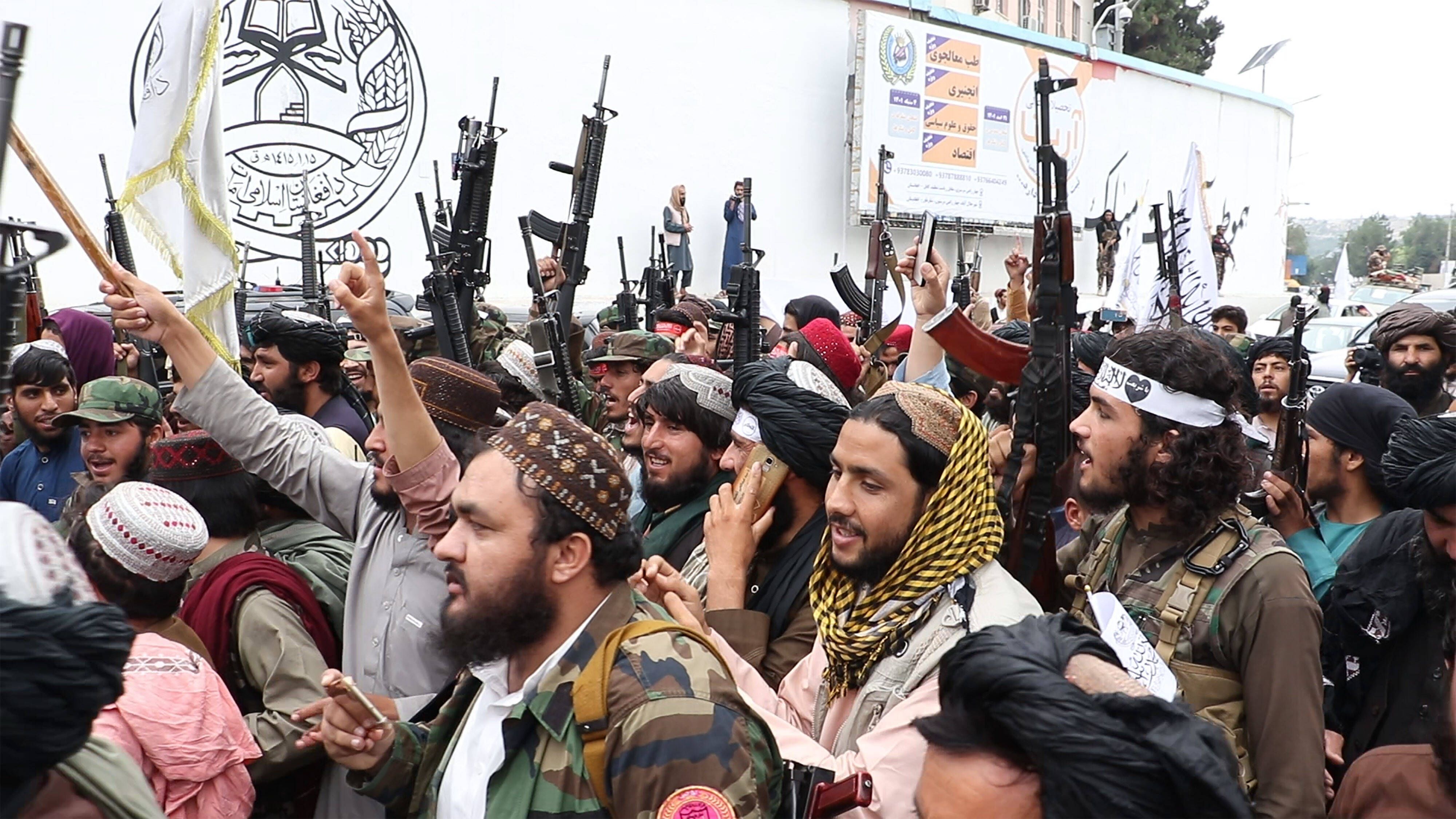 Taliban-Chef ordnet öffentliche Hinrichtungen und Steinigungen an ...