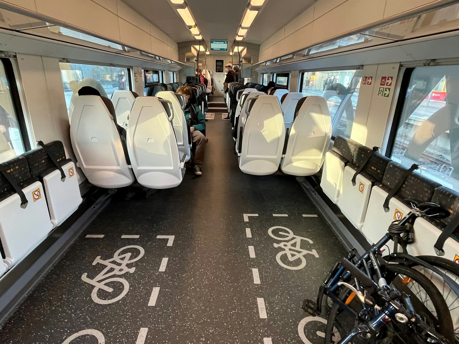 Der erste neue Zug für Berlin ist da: Fahrgäste dürfen jetzt Probe fahren