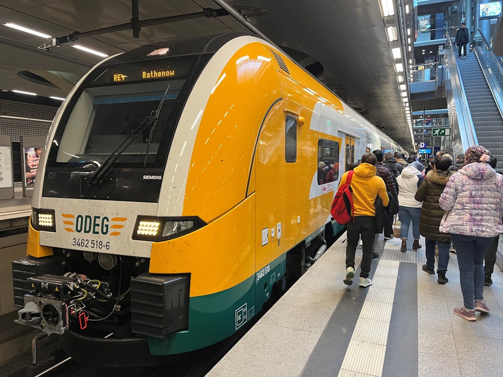 Der erste neue Zug für Berlin ist da: Fahrgäste dürfen jetzt Probe fahren