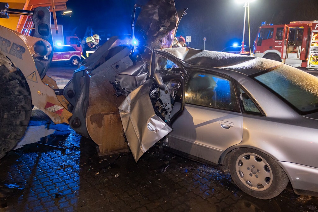 Horror-Crash in Hessen: Vater verliert Kontrolle über Familien-Auto – vier Schwerverletzte ...