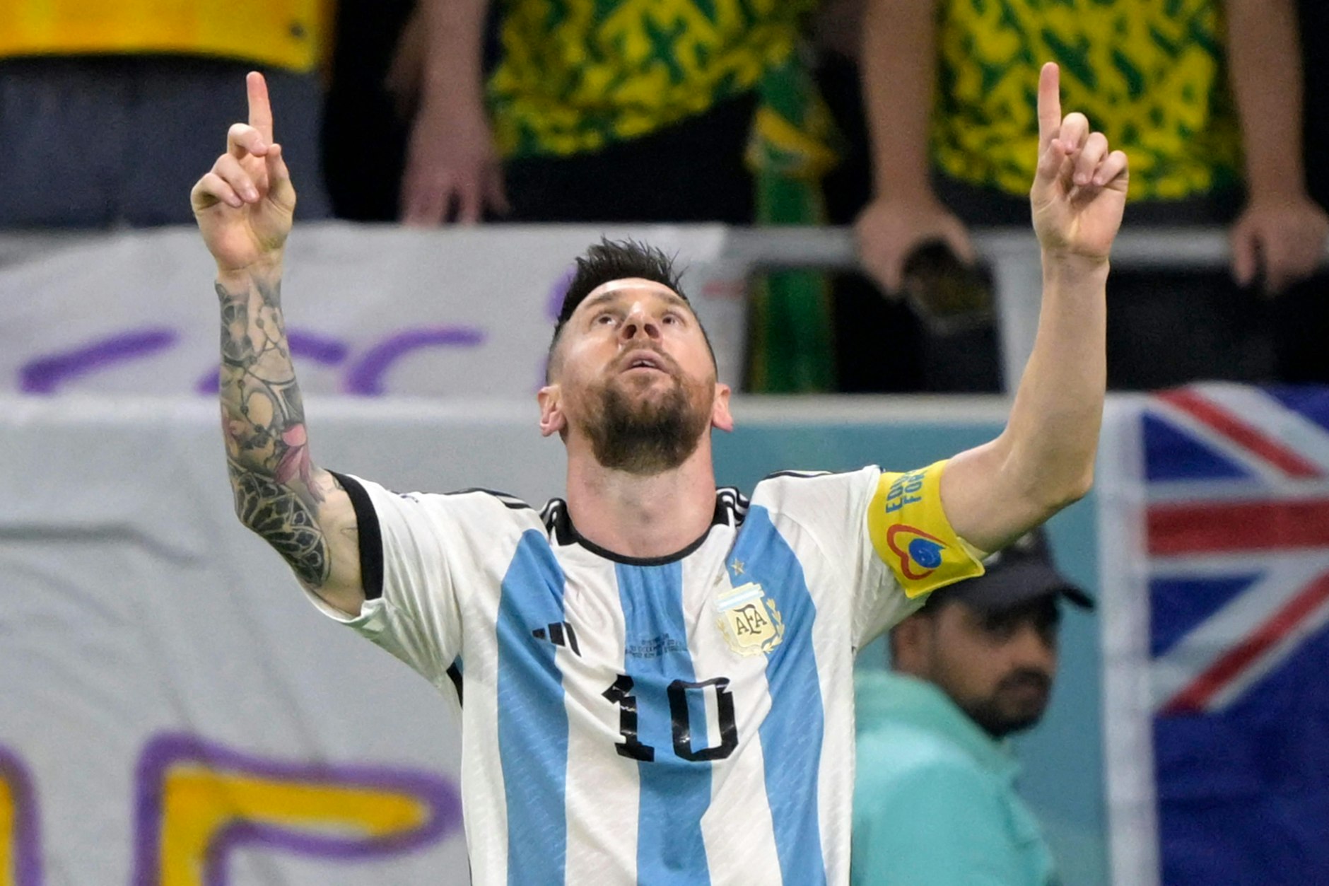 Zittersieg gegen Australien: Messi sichert Argentinien den Viertelfinal ...