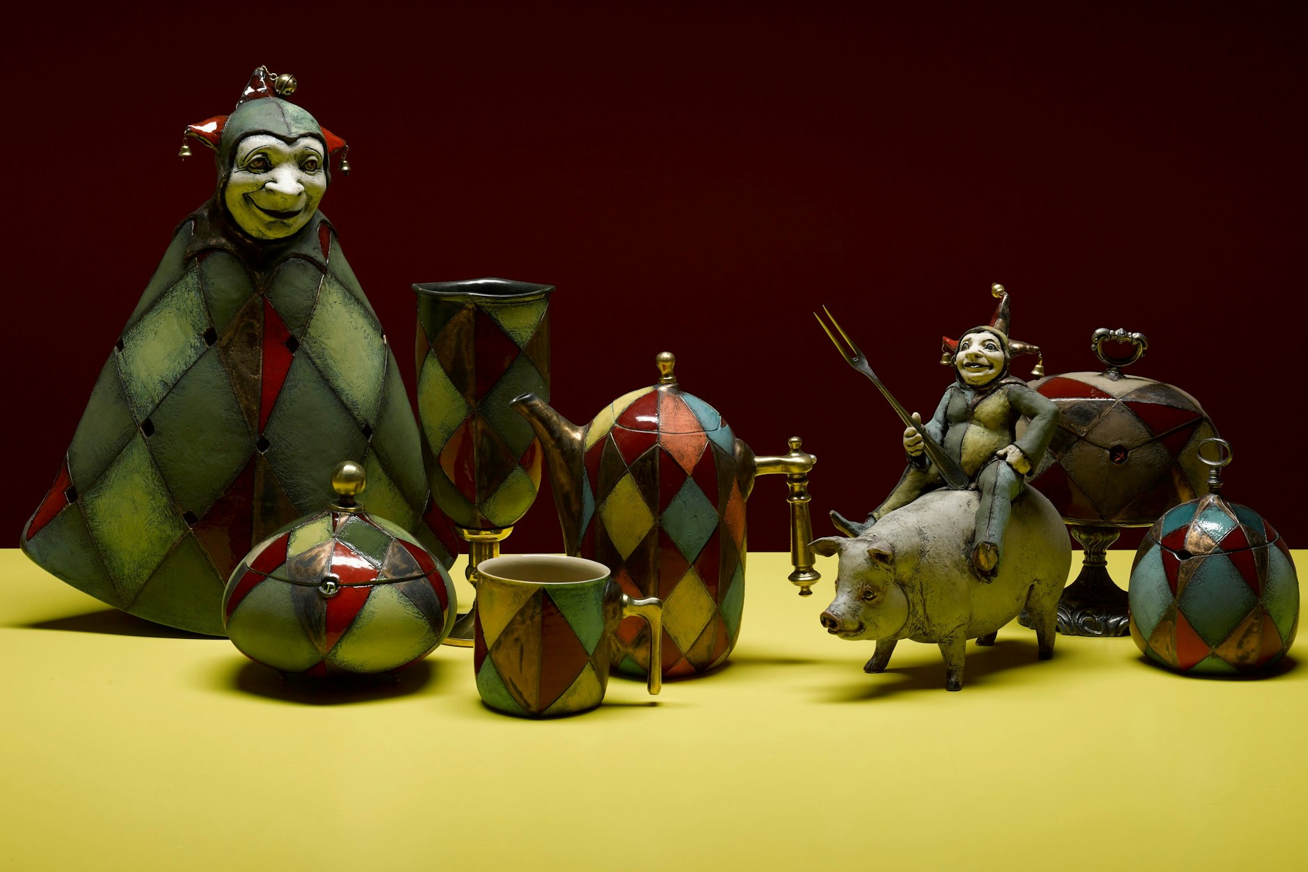 „Schwein gehabt“: Fantastische Harlekins des Prager Künstlers Ivan Panov