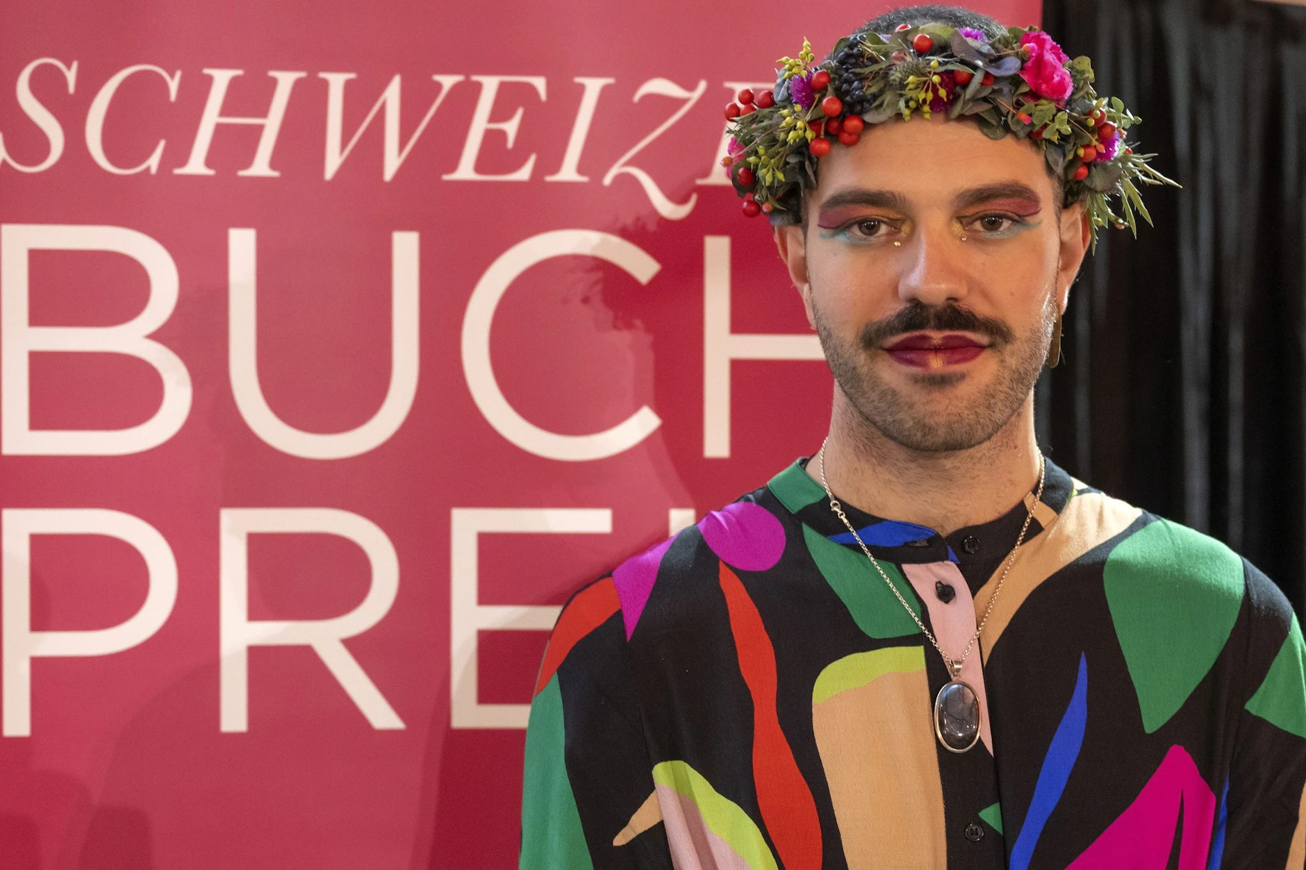 Kim de l'Horizon gewinnt auch Schweizer Buchpreis