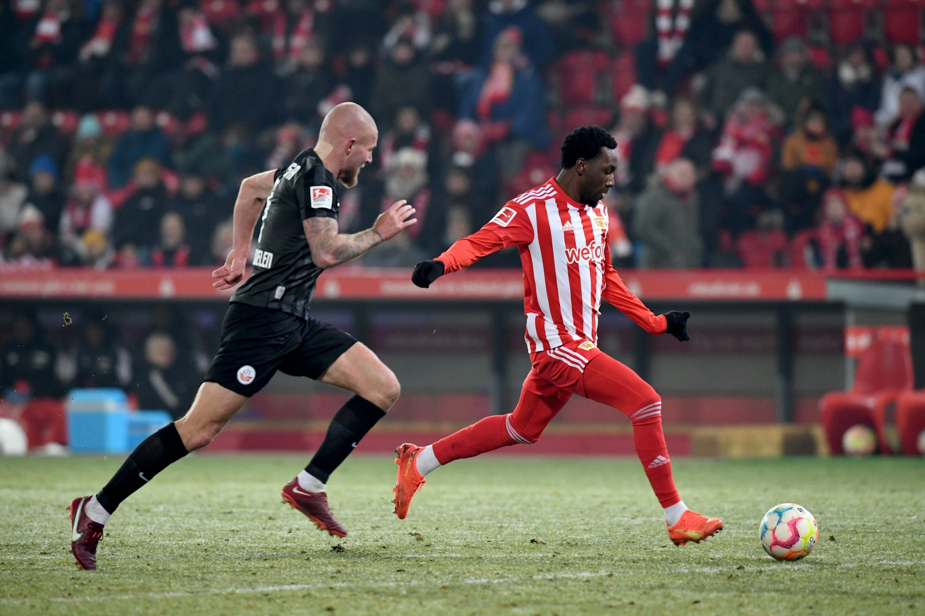 Union Berlins Angreifer Sheraldo Becker wirbelt Hansas Defensive ...