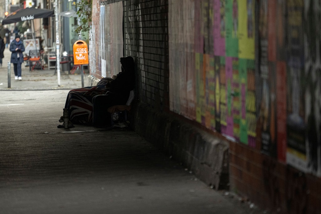 Kalte Nächte, kalte Herzen: Wie ich der obdachlosen Frau nach einer bitterkalten Nacht keinen ...
